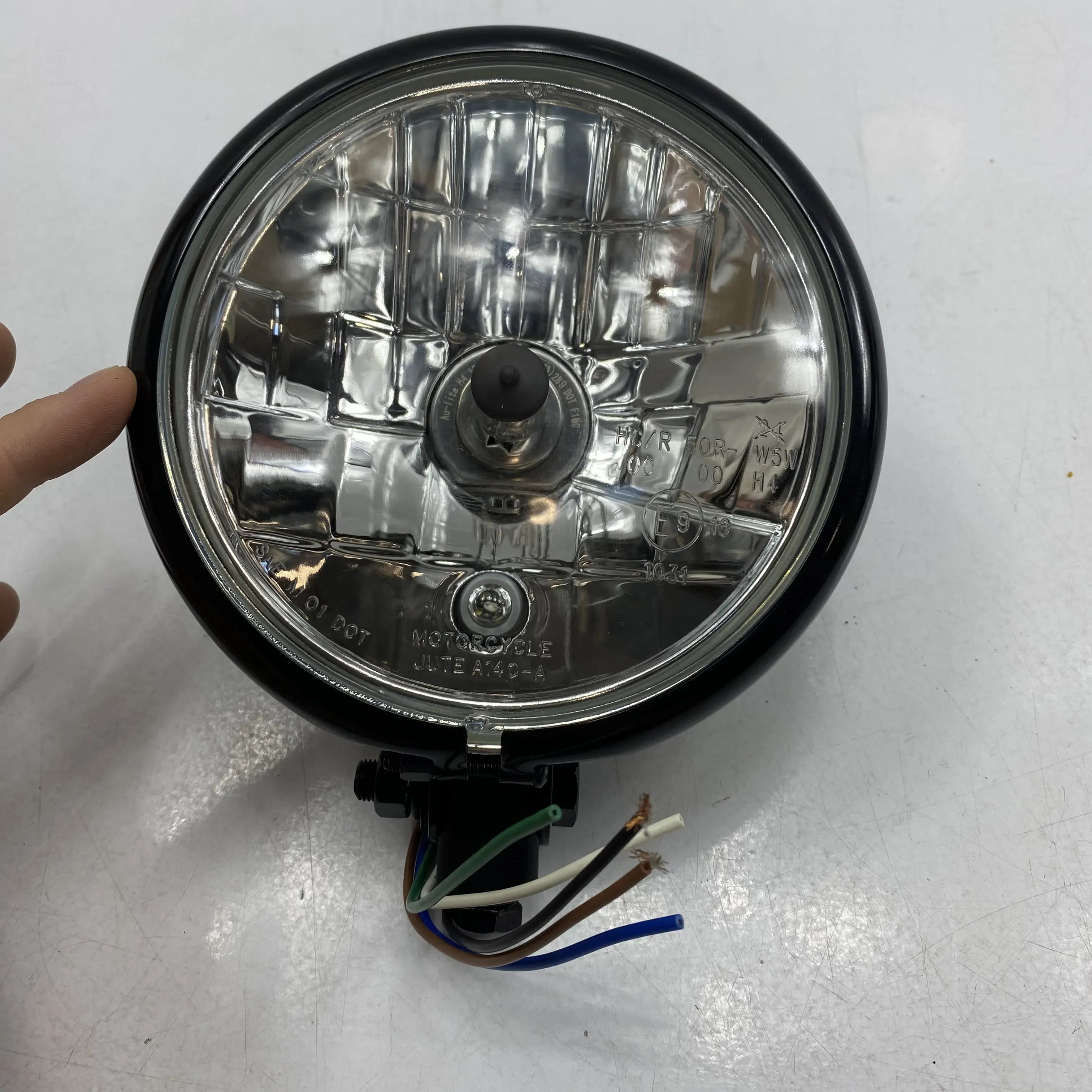 Diamond-Style Headlight, bottom mount Ref 20011123 – Legendary Parts