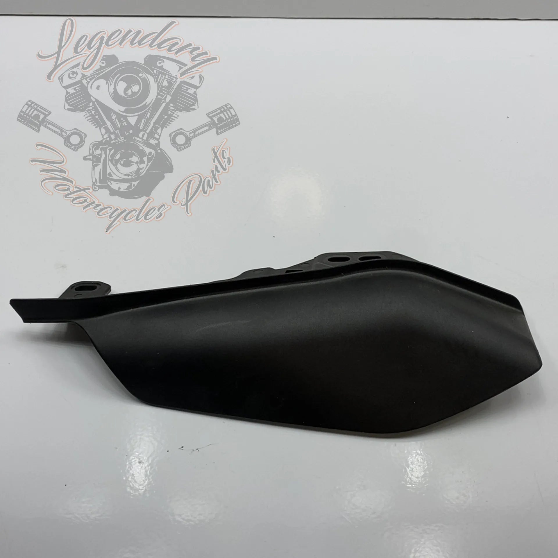 Déflecteur de cadre droit OEM 57200151 – Legendary Parts