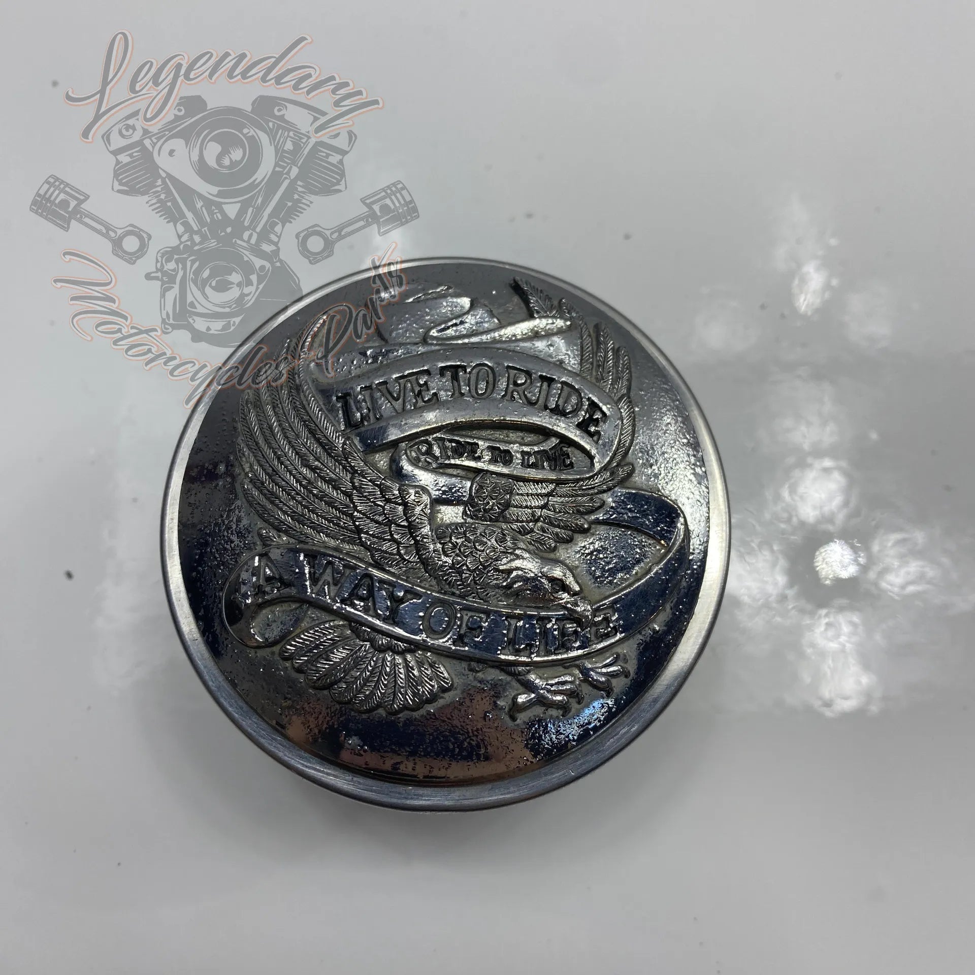 Bouchon de réservoir "Live To Ride" OEM 61272-92 – Legendary Parts