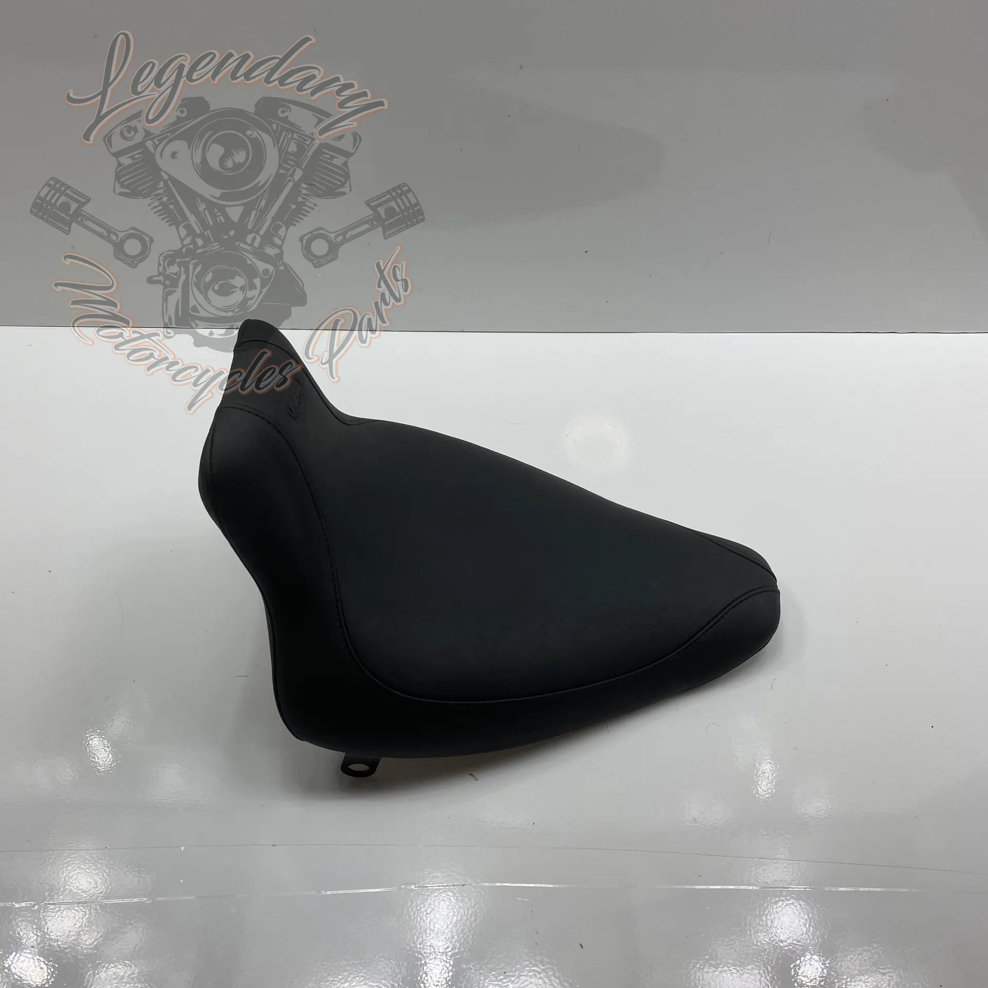 Runaround Solo Seat OEM 76885 – Legendary Parts