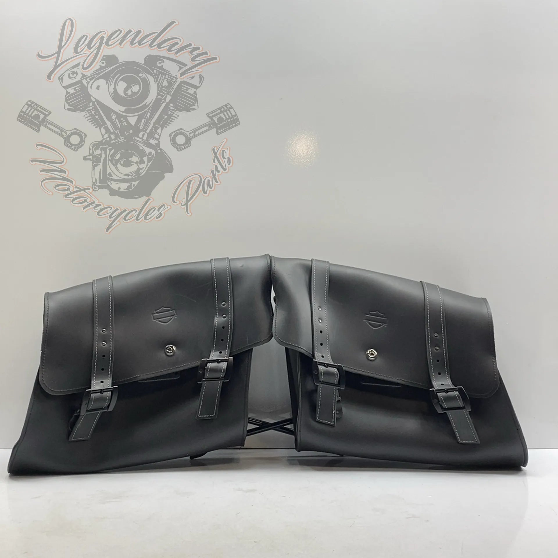 Alforges de couro removíveis OEM 90201328 – Legendary Parts